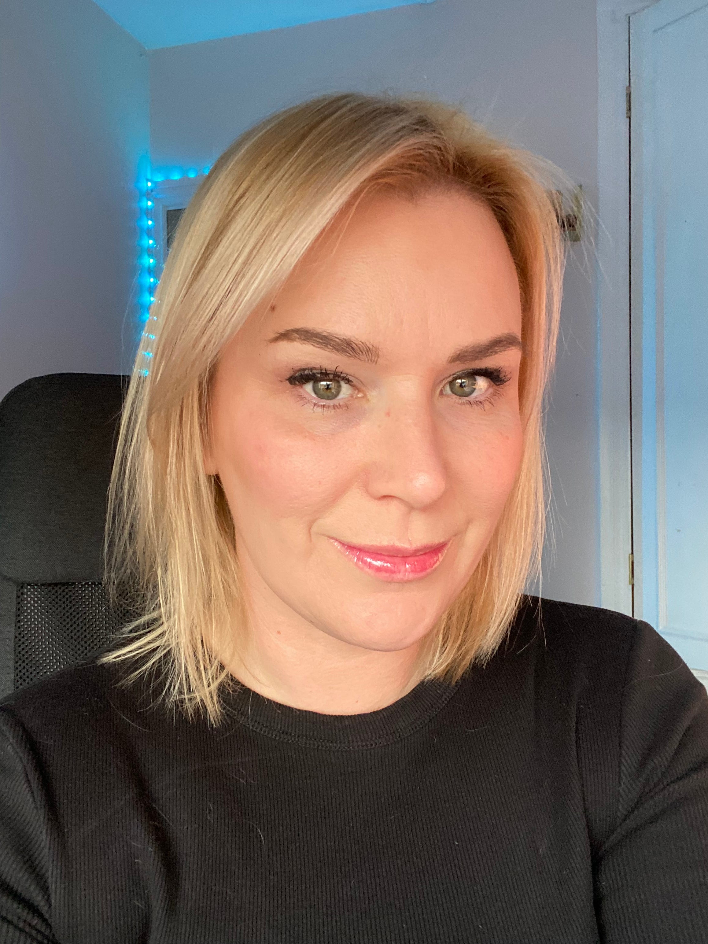 Elle Neal – Medium