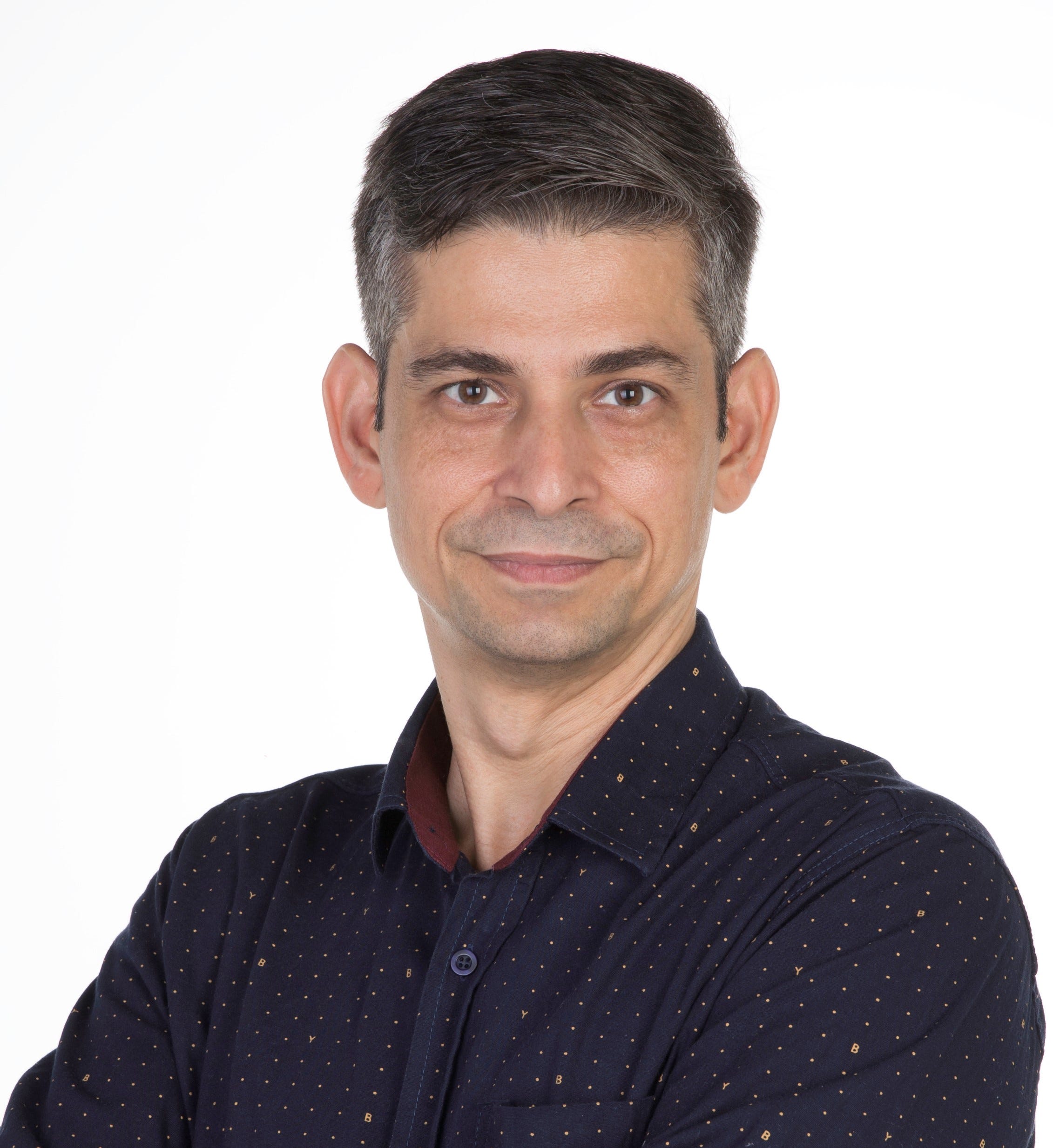 Alex Mazullo – Medium