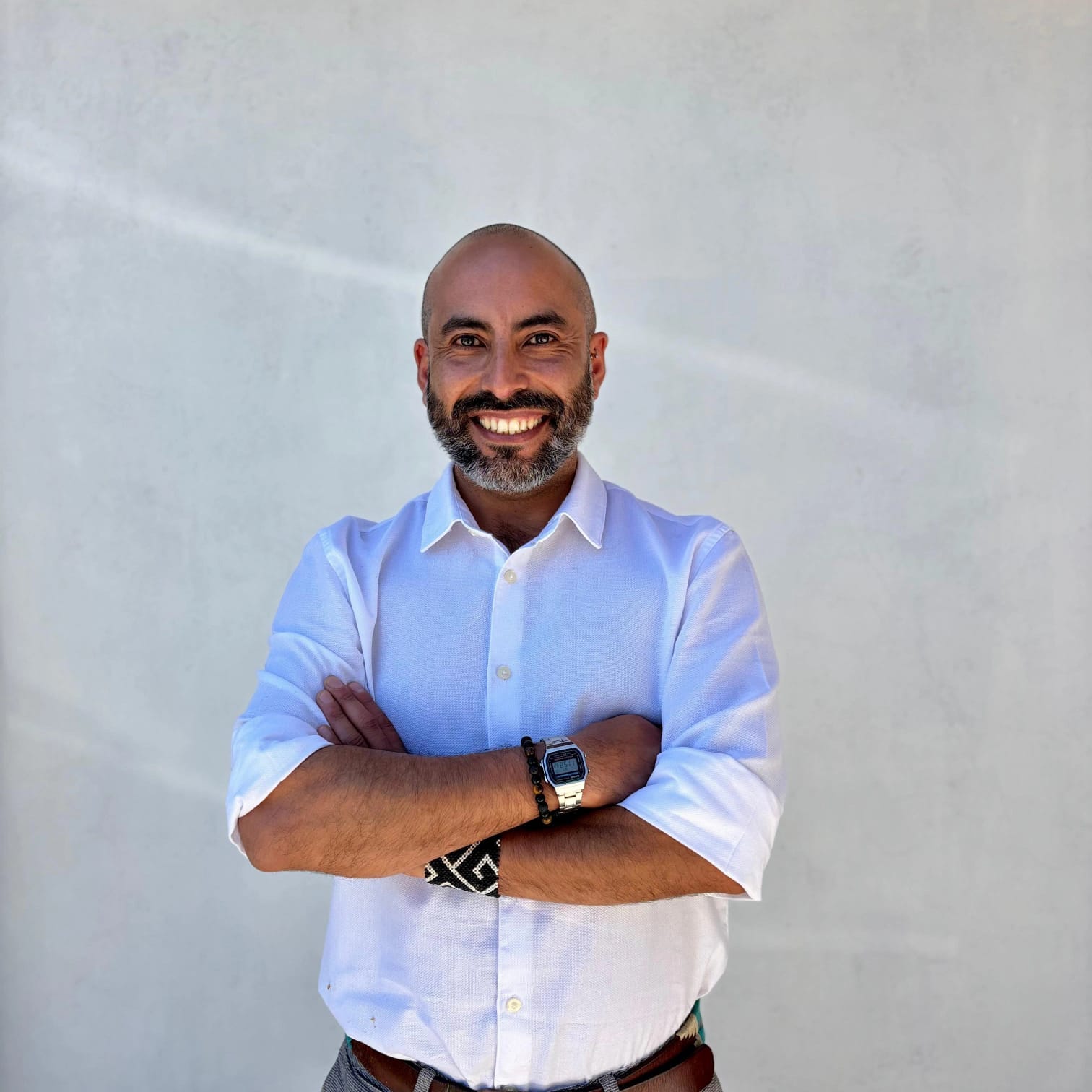 Alex Guajardo – Medium