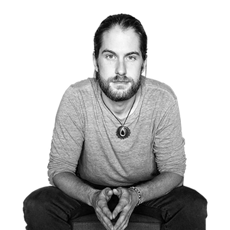 Travis Eric – Medium