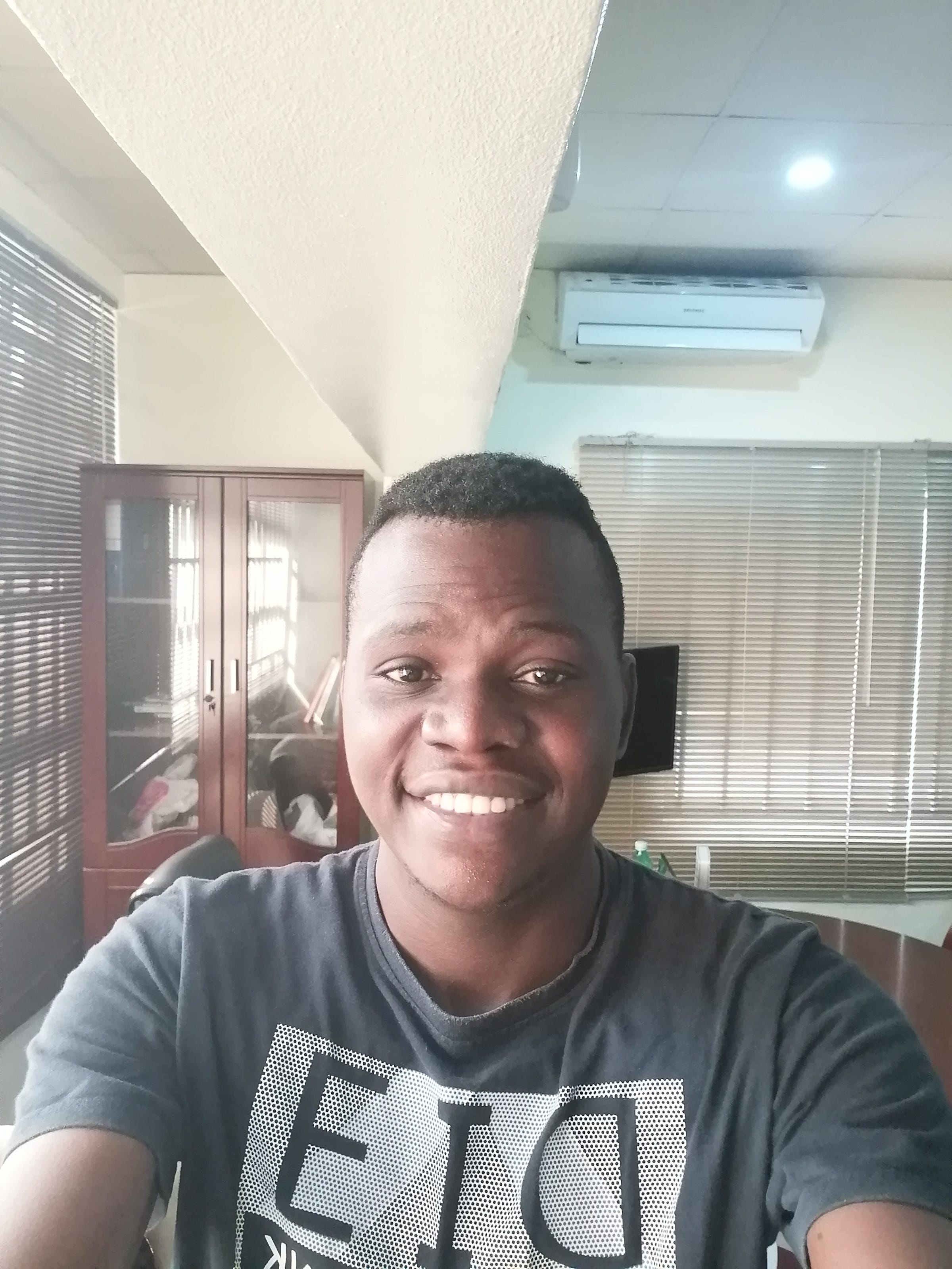 Ugo Ebenezer – Medium