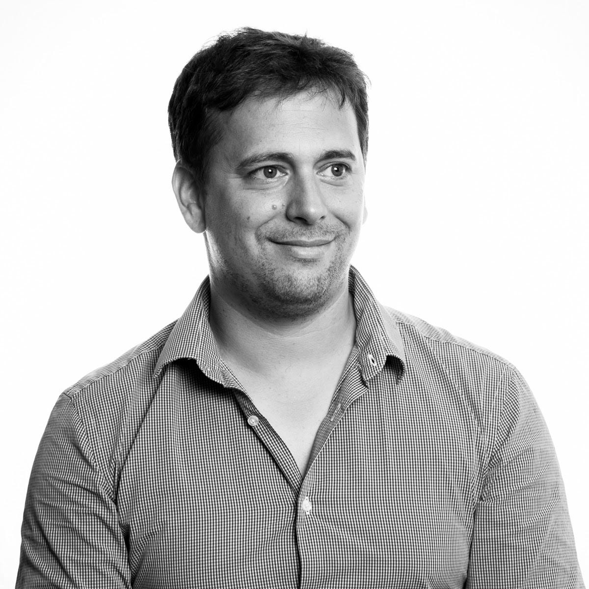 Nicolas Grislain – Medium
