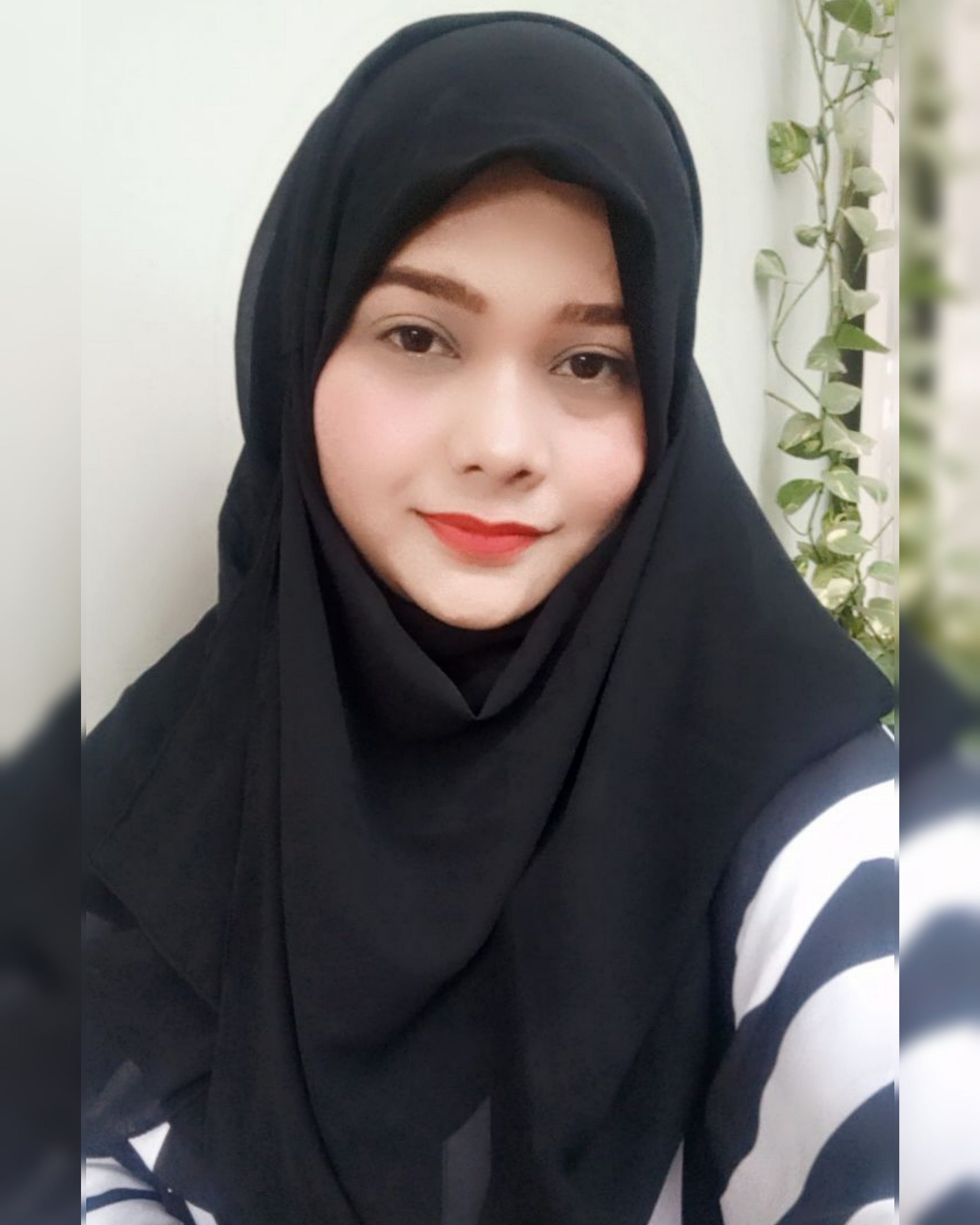 Roohia Bashir – Medium