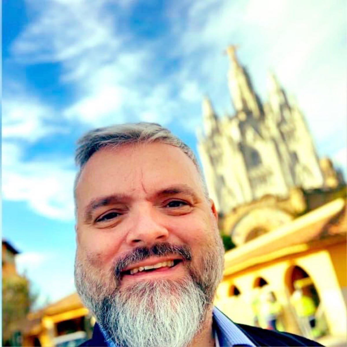 Dominik Formanek – Medium