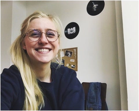 Aude Vanden Broeck – Medium