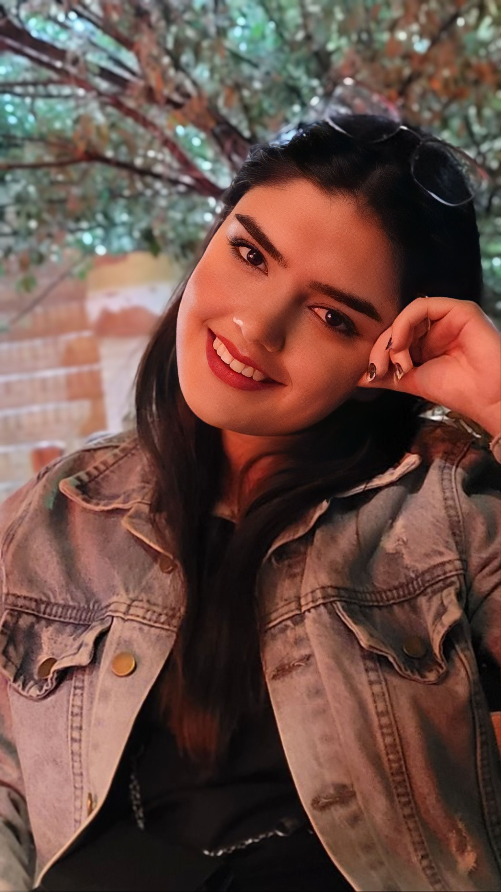 Nadia Nadi – Medium