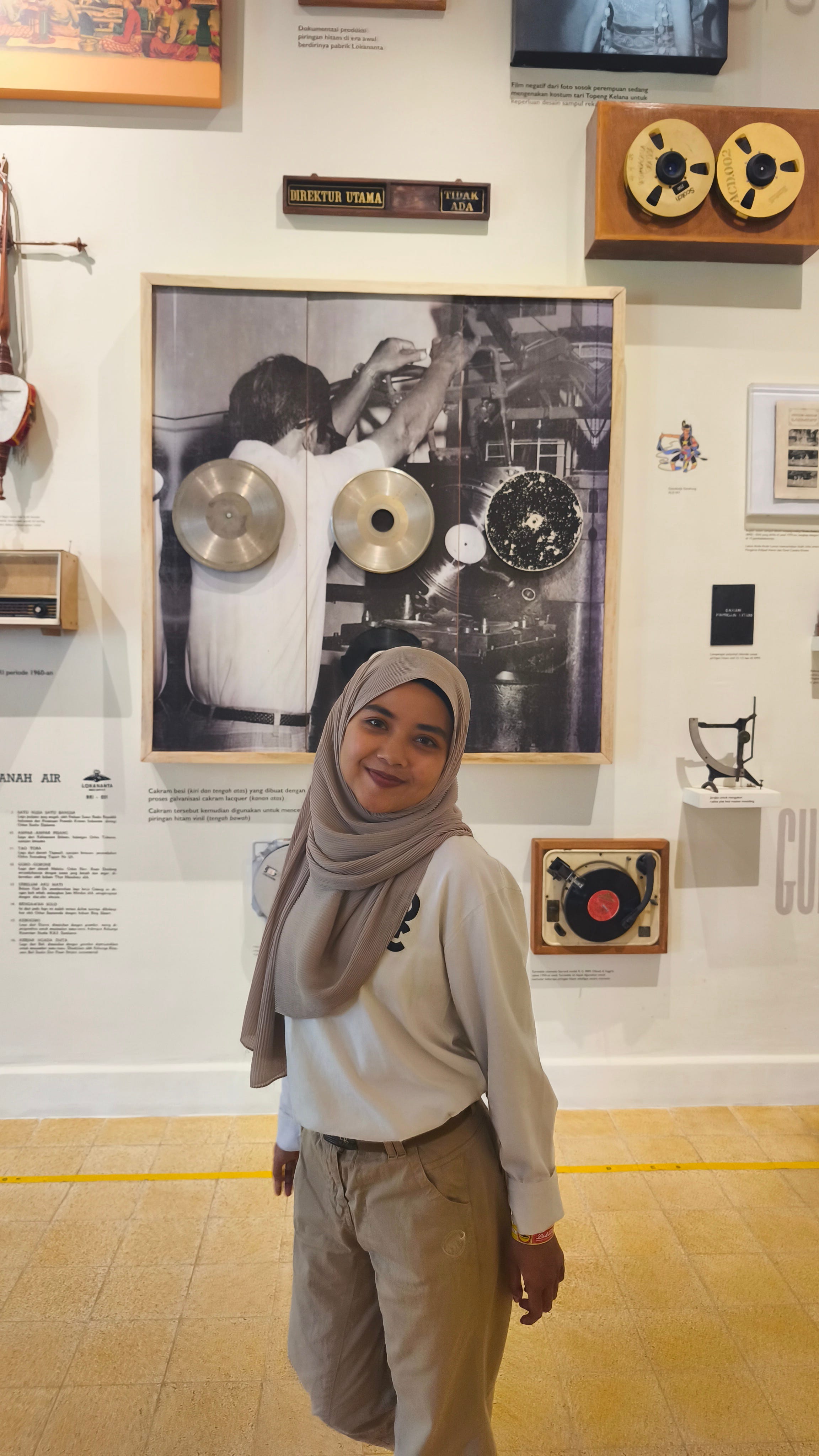 About – Pecahan Sunyi – Medium