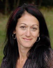 Suzanne Hayne – Medium