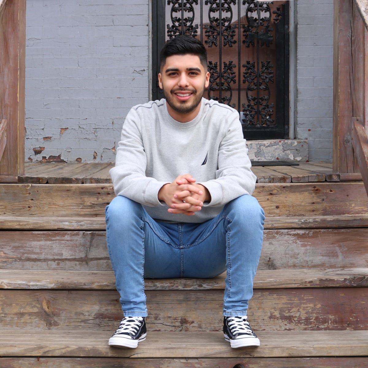 Edgar Bustamante – Medium