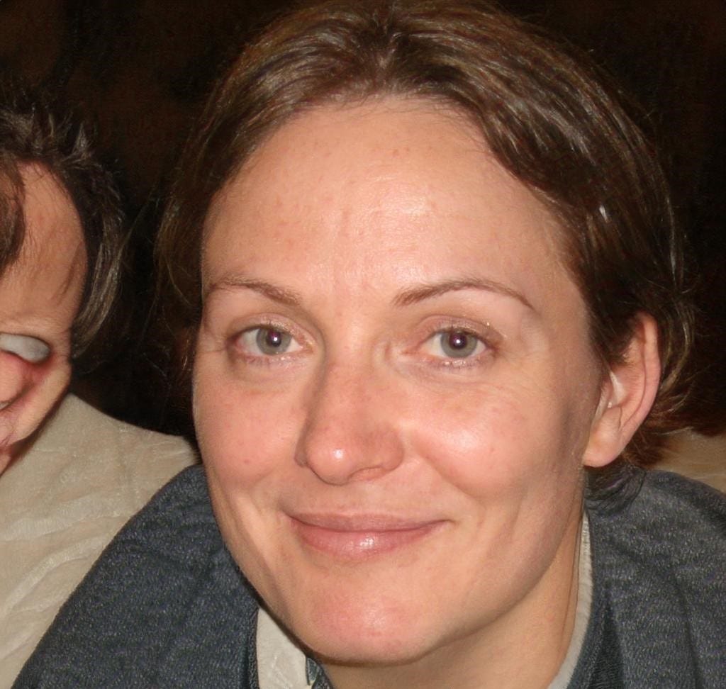 Lois Bennet – Medium