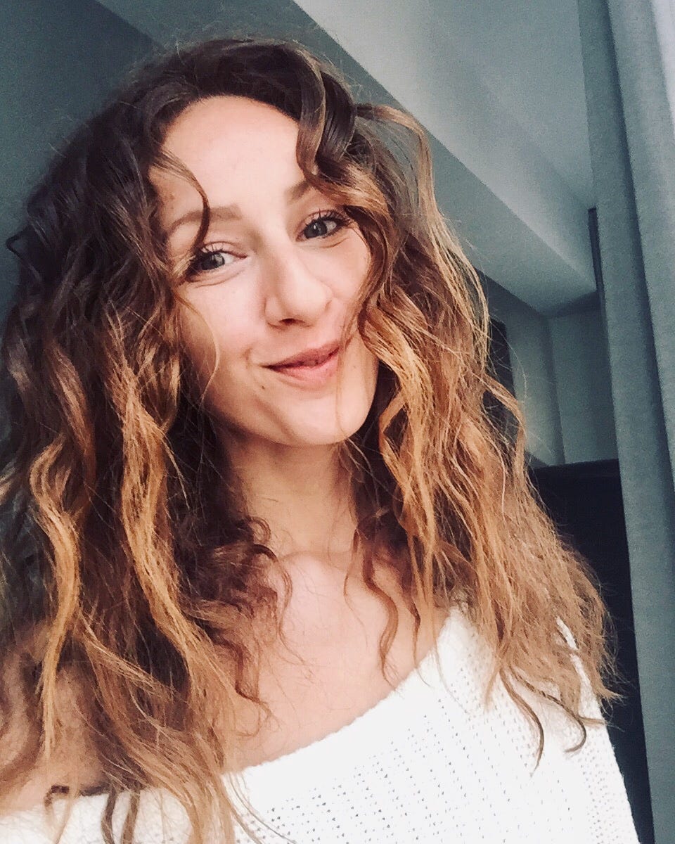 Simona Rahmanova – Medium