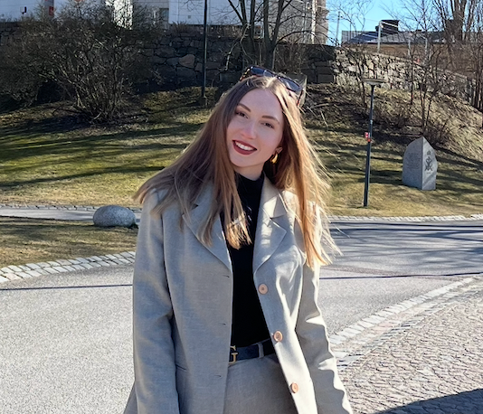 Zoe Mousmoula – Medium