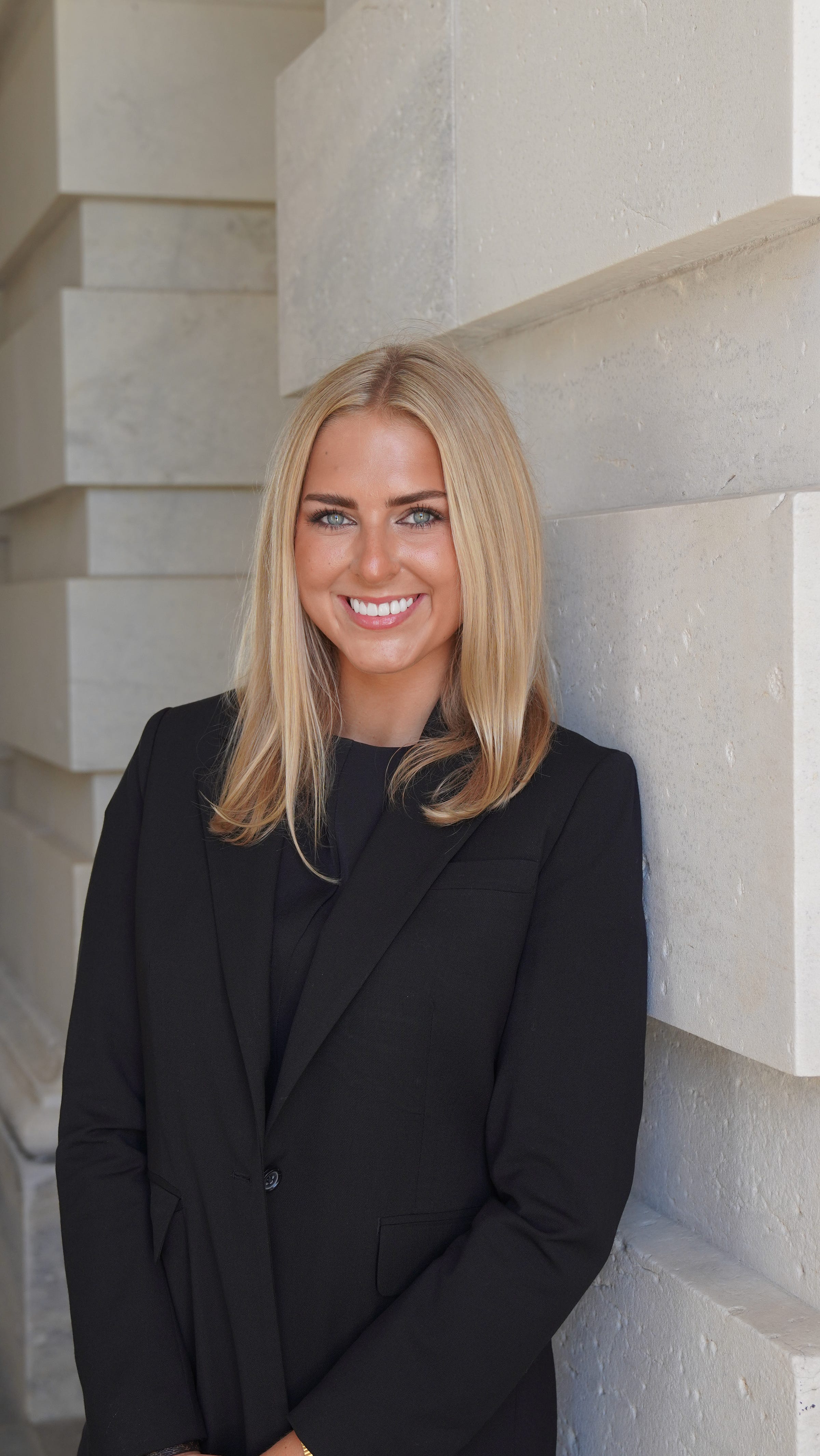 Annabelle Moore – Medium