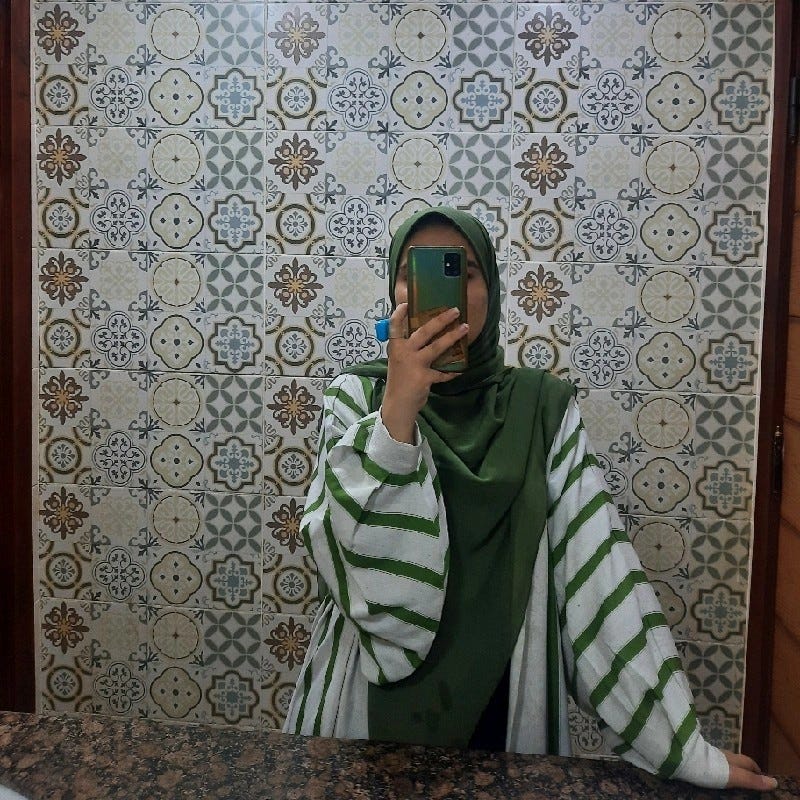 Karema Hamdy – Medium
