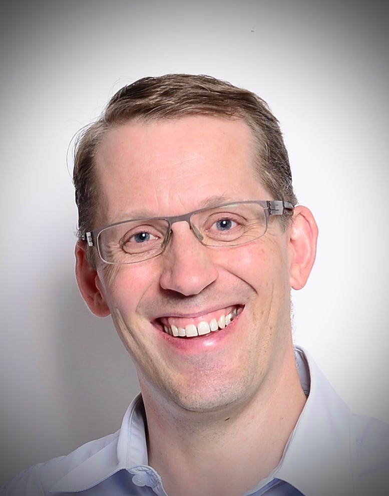 Alex Fürstenau – Medium