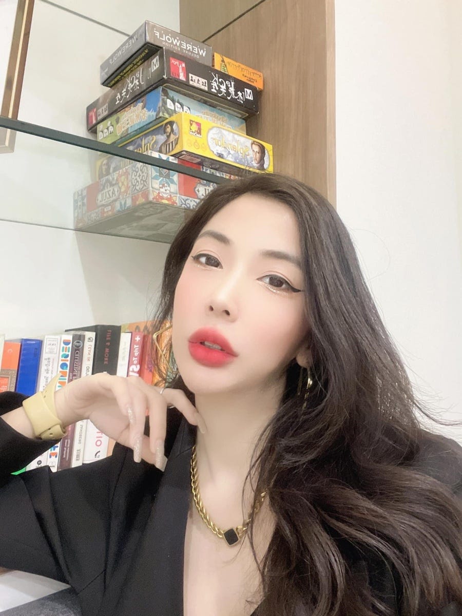 Vivienne W. – Medium