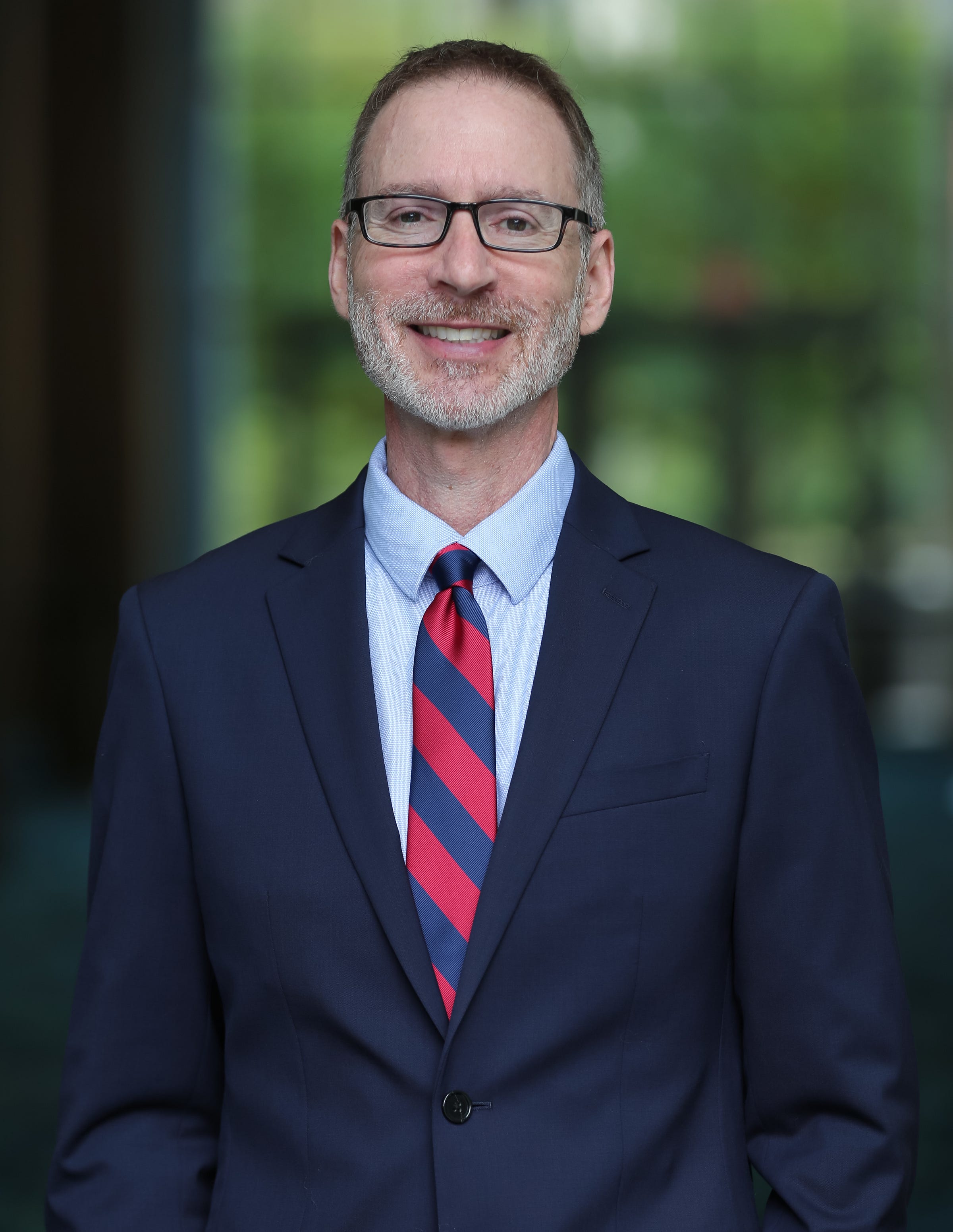 Lee Lowell – Medium