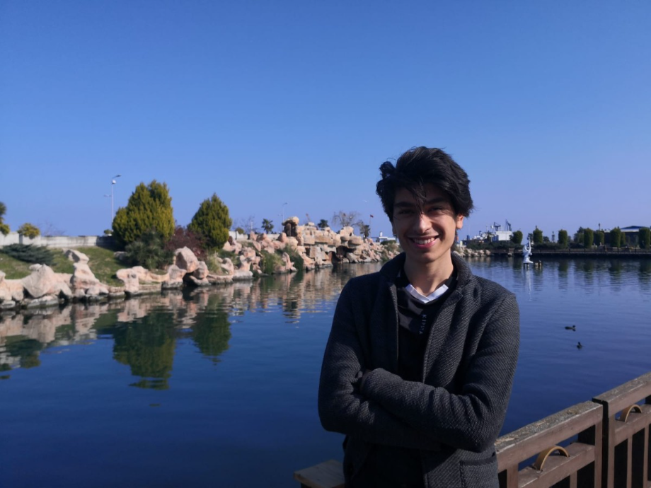 Veysel Bayar – Medium