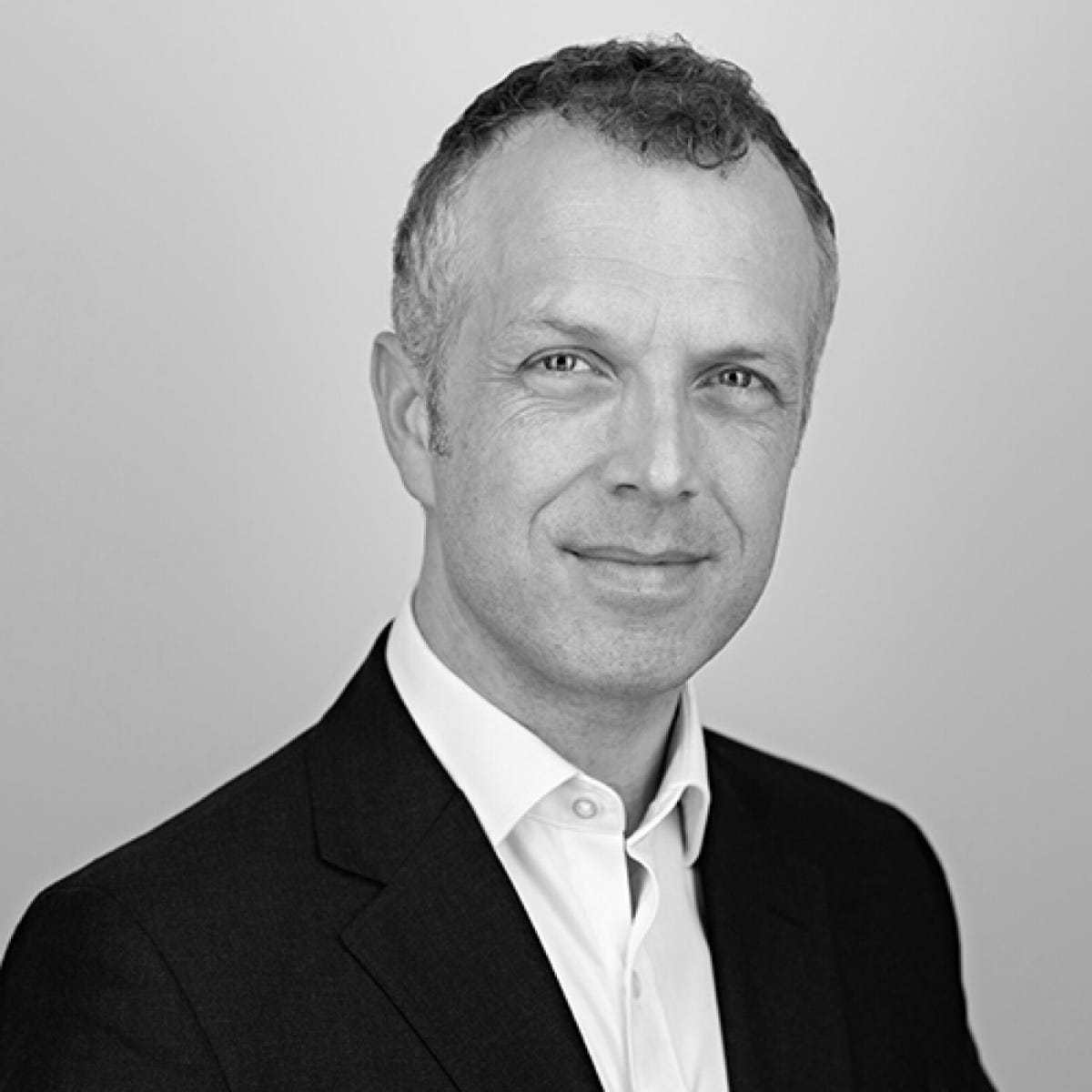 Oliver Moore – Medium