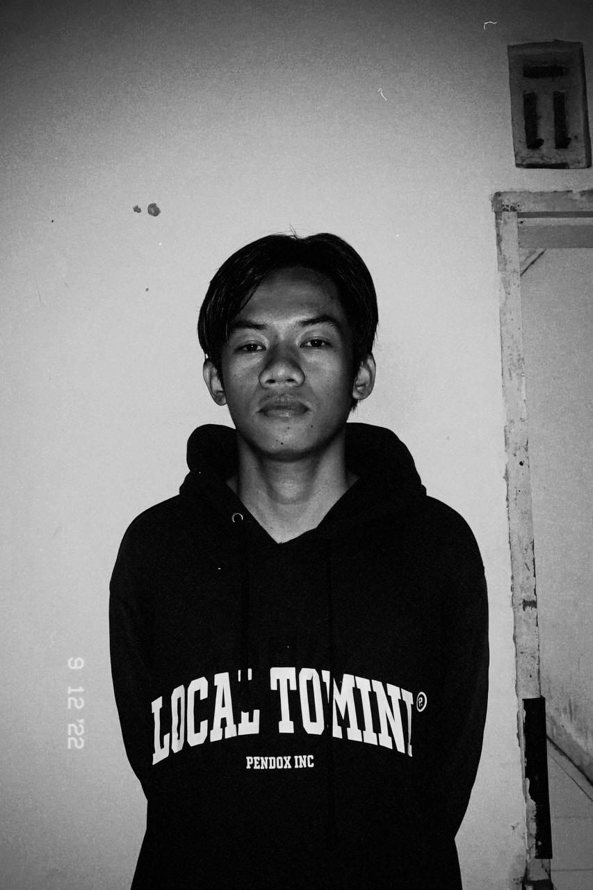 Randy Mapendos – Medium