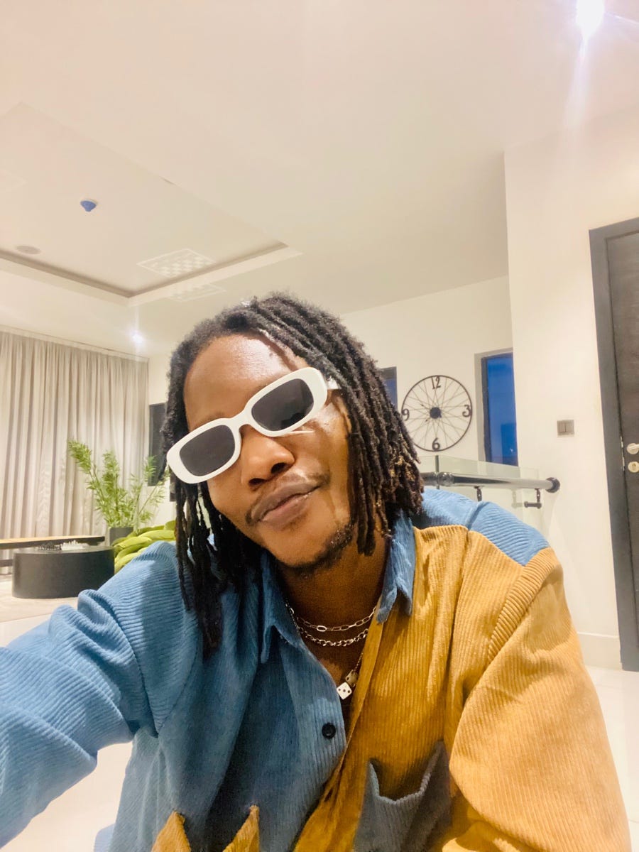 Muyiwà Akhigbe – Medium