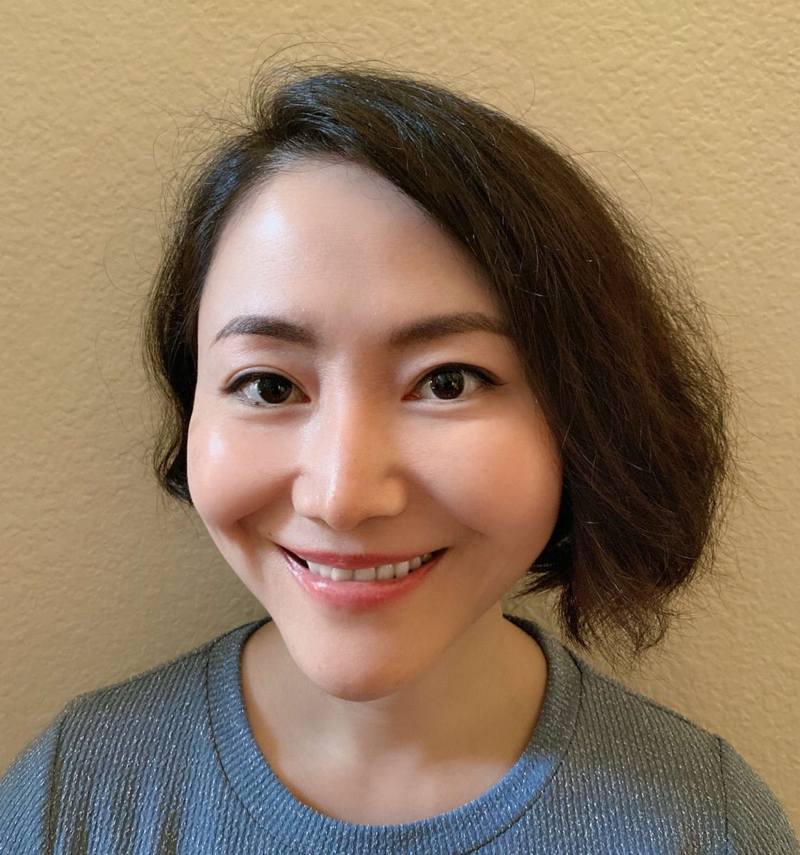 Leean Saveker – Medium