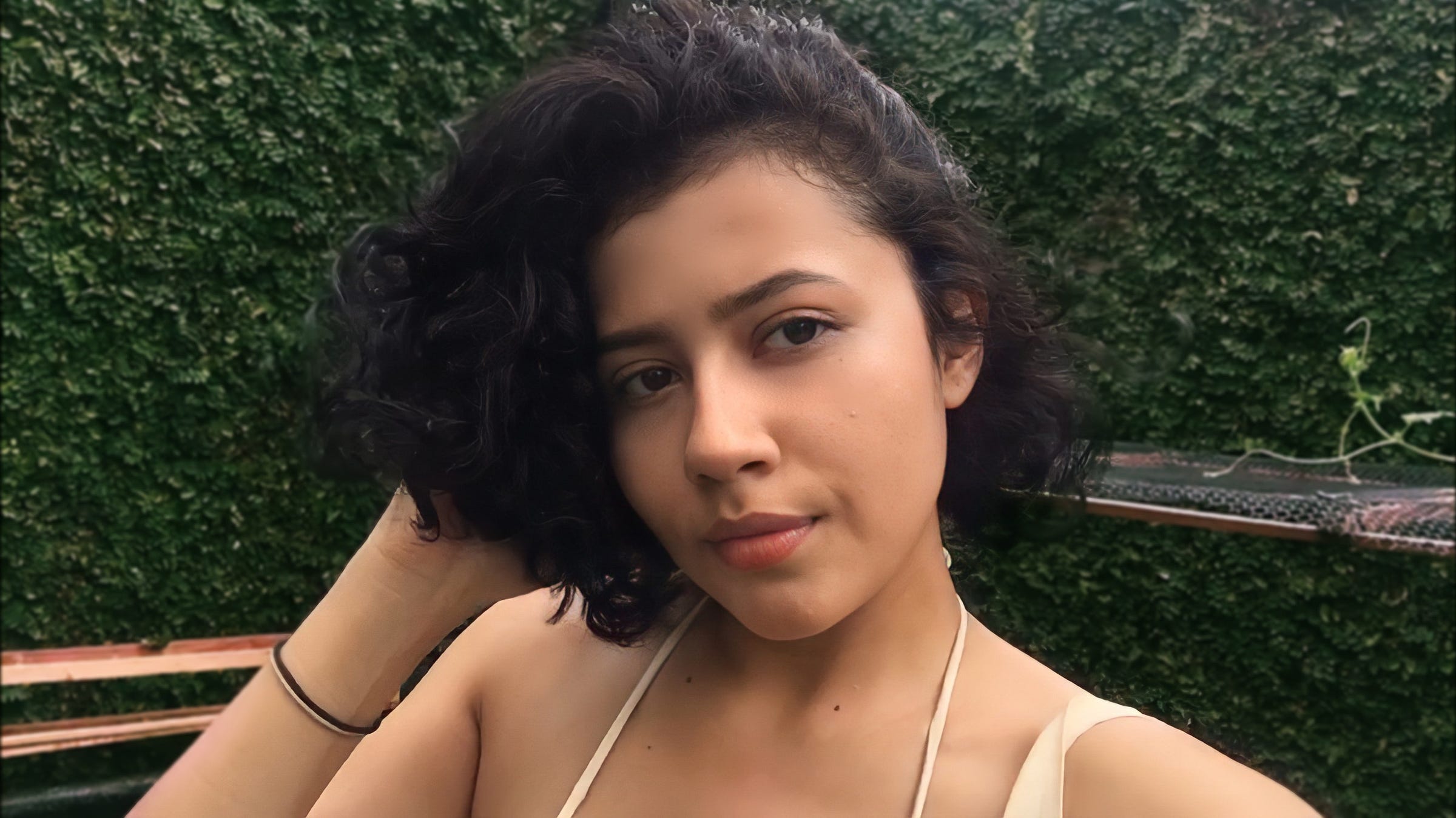 Laiza M. V. Valente – Medium