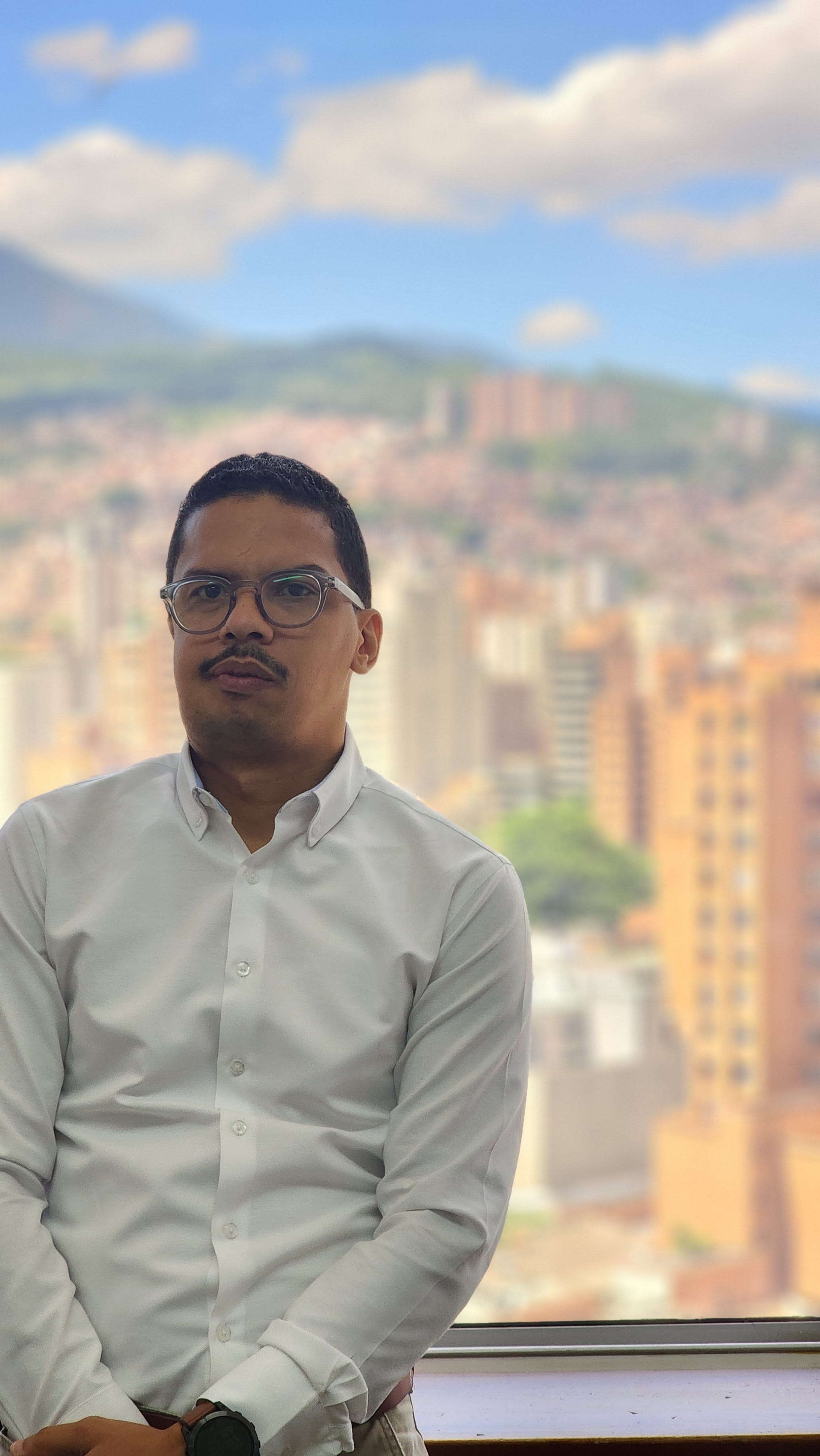 Tomás Ruíz Ornes – Medium