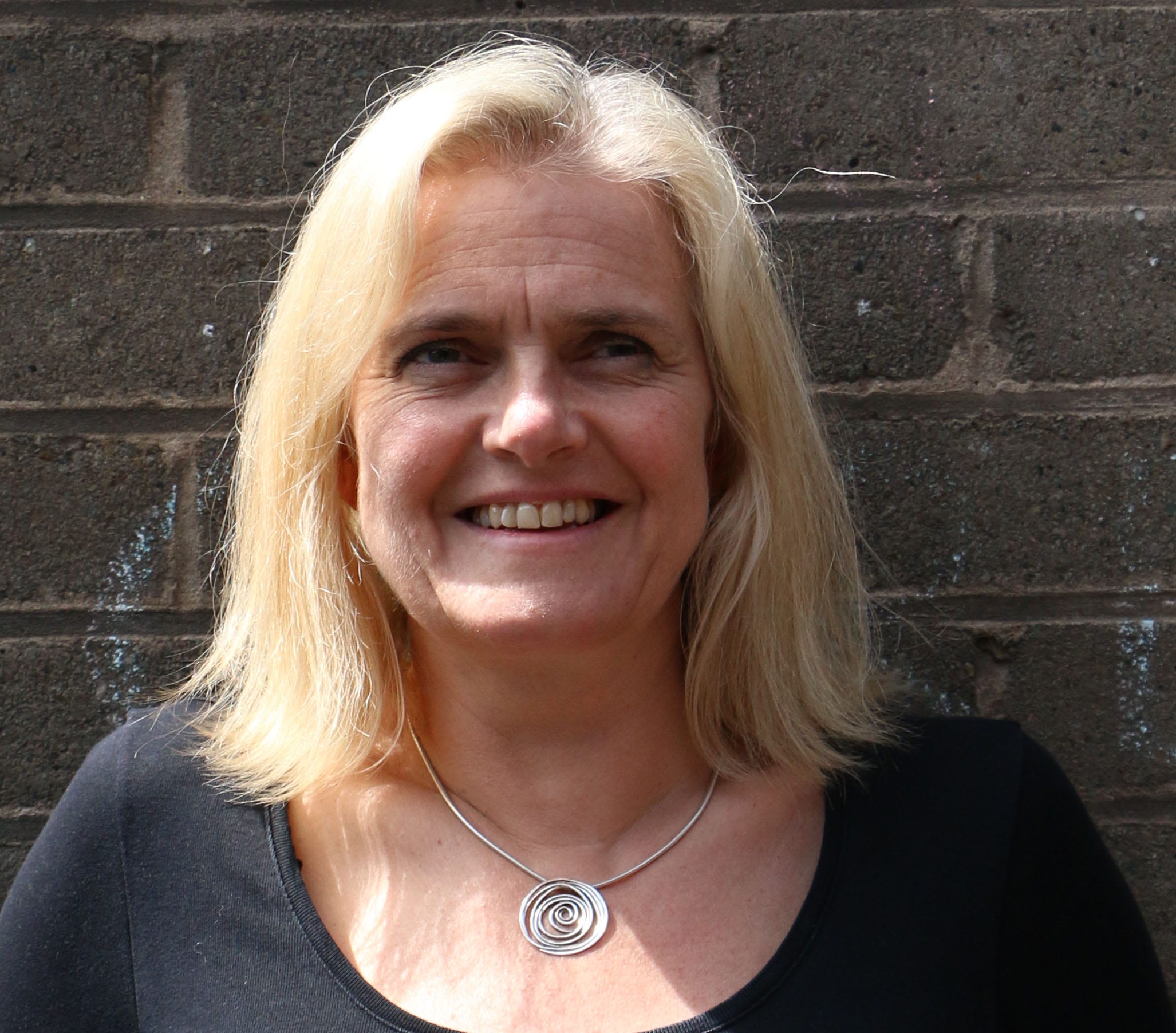 Valerie Carr – Medium