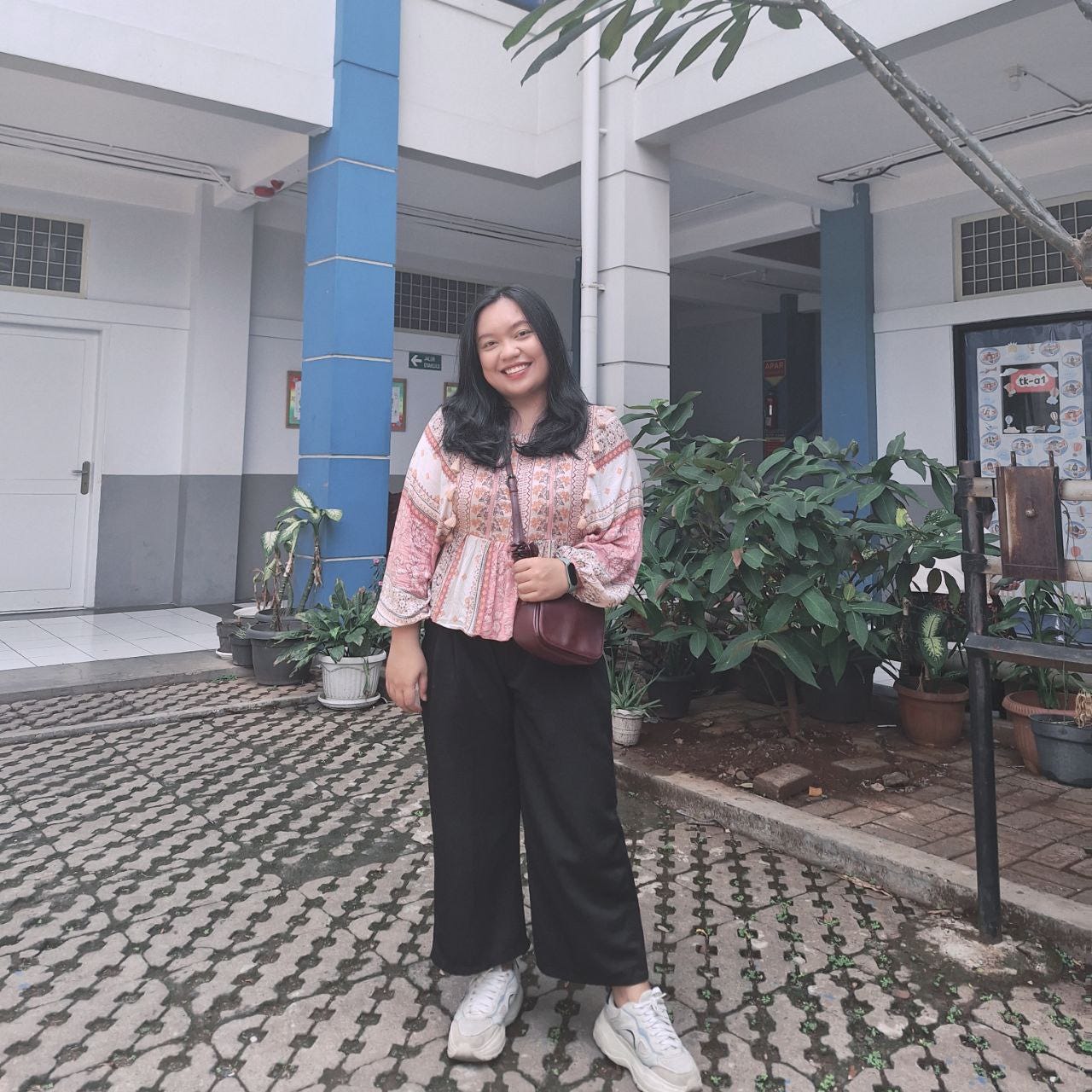 Dwi Putri Ivane – Medium