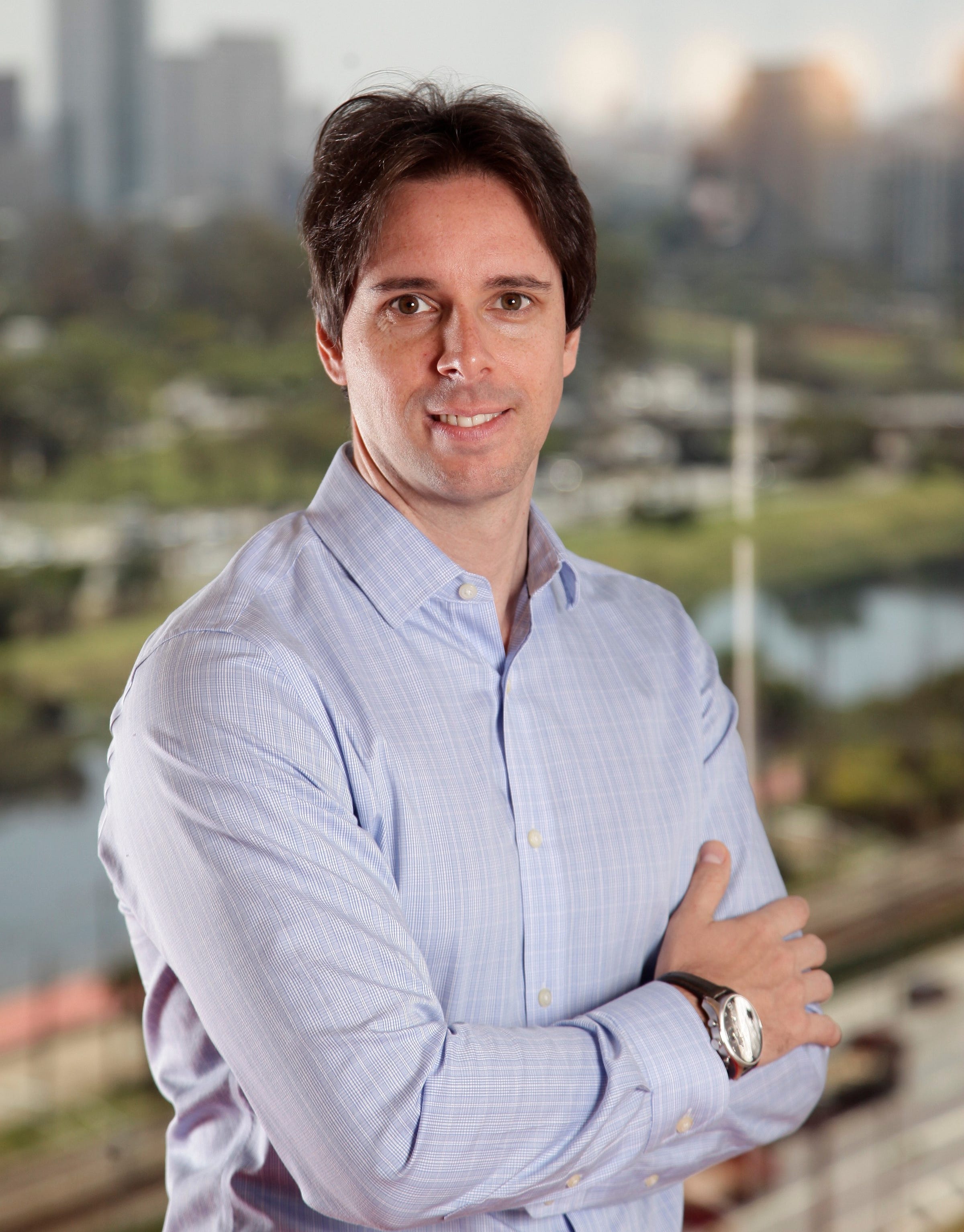 Lucas Daniel – Medium