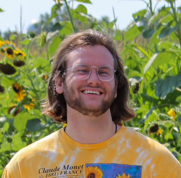 Kyle Andruczk – Medium