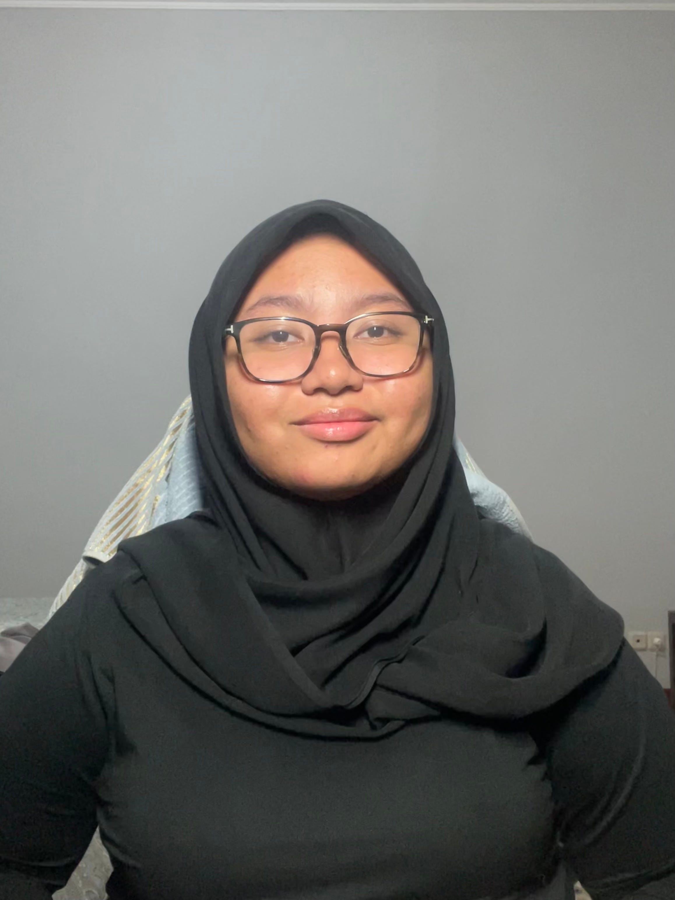 aya nadira – Medium