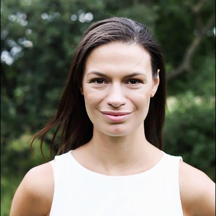 Katja Kapustina – Medium
