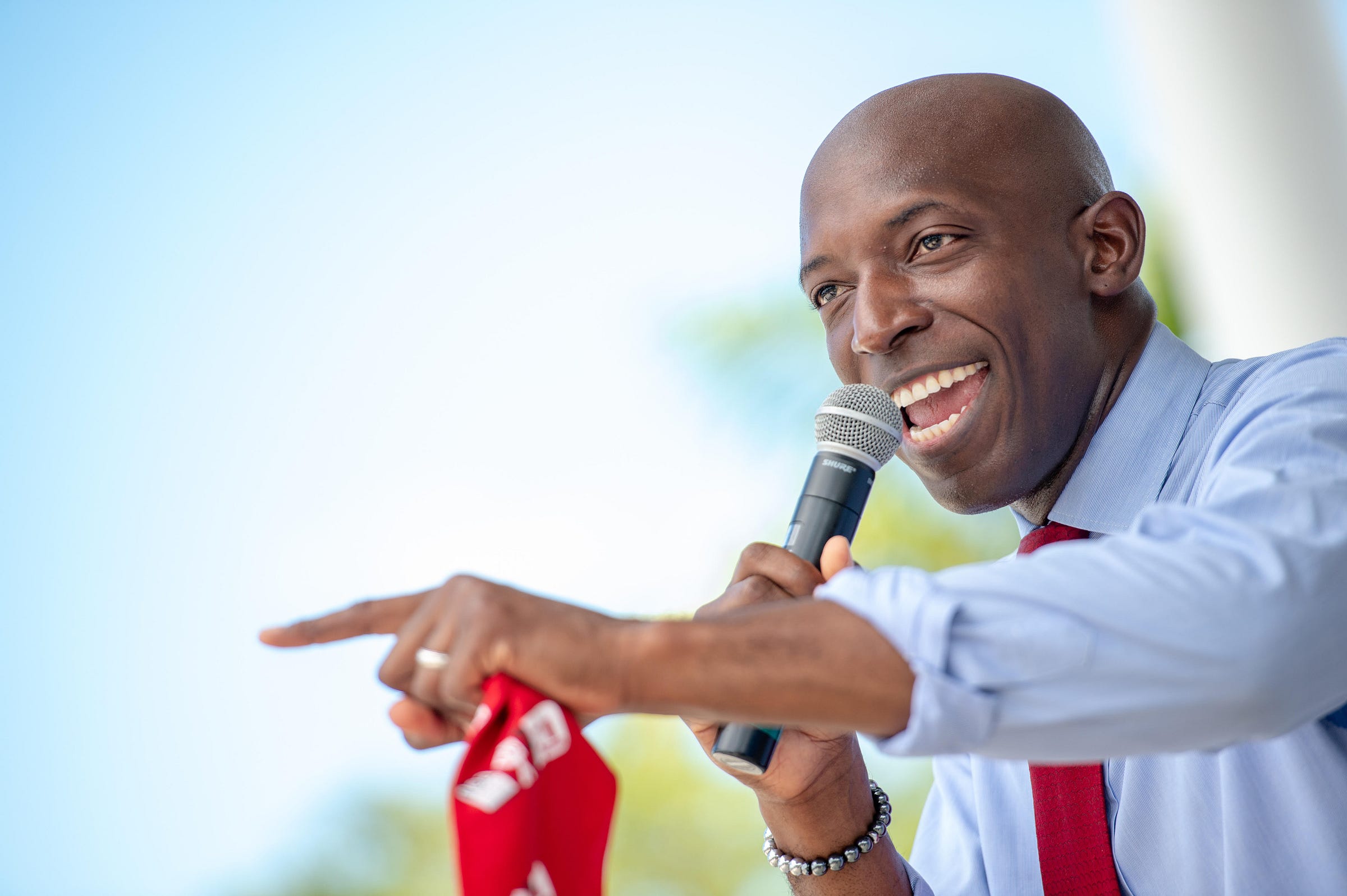 Wayne Messam – Medium