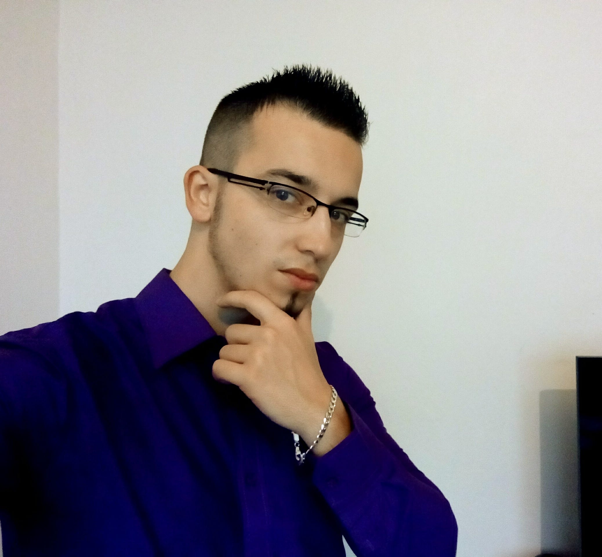 Patrik Dobos – Medium