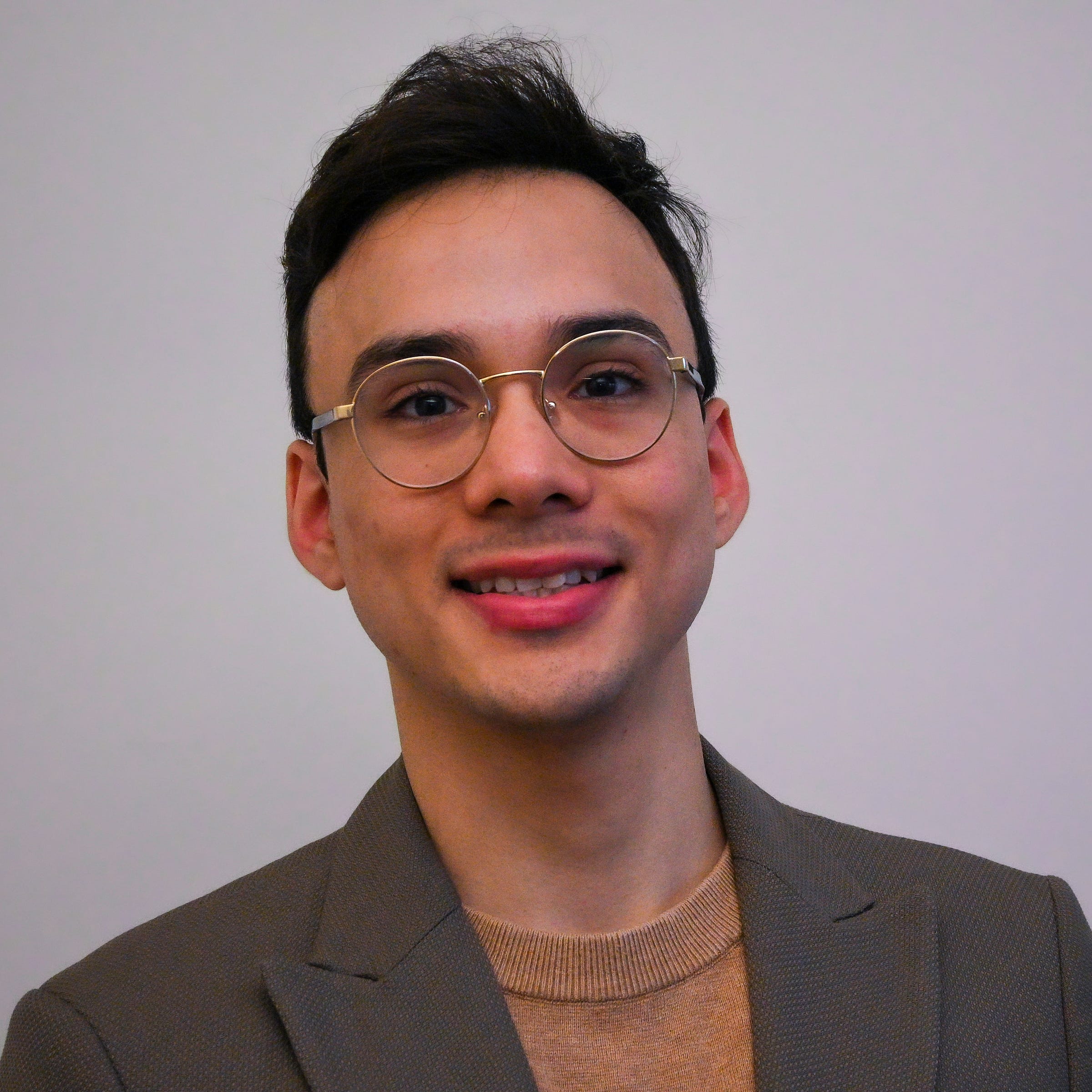 Gilbert Teklevchiev – Medium