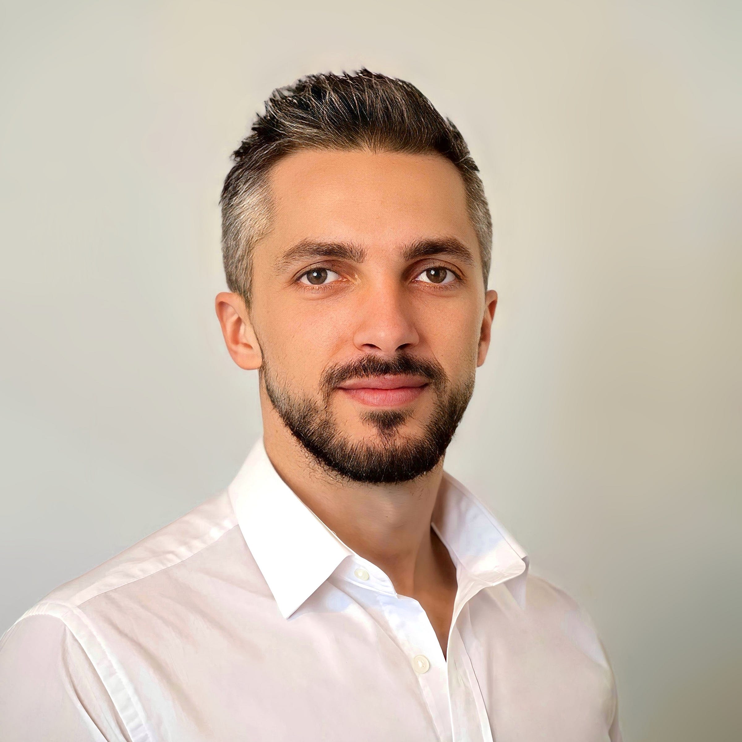 Altin Ukshini – Medium