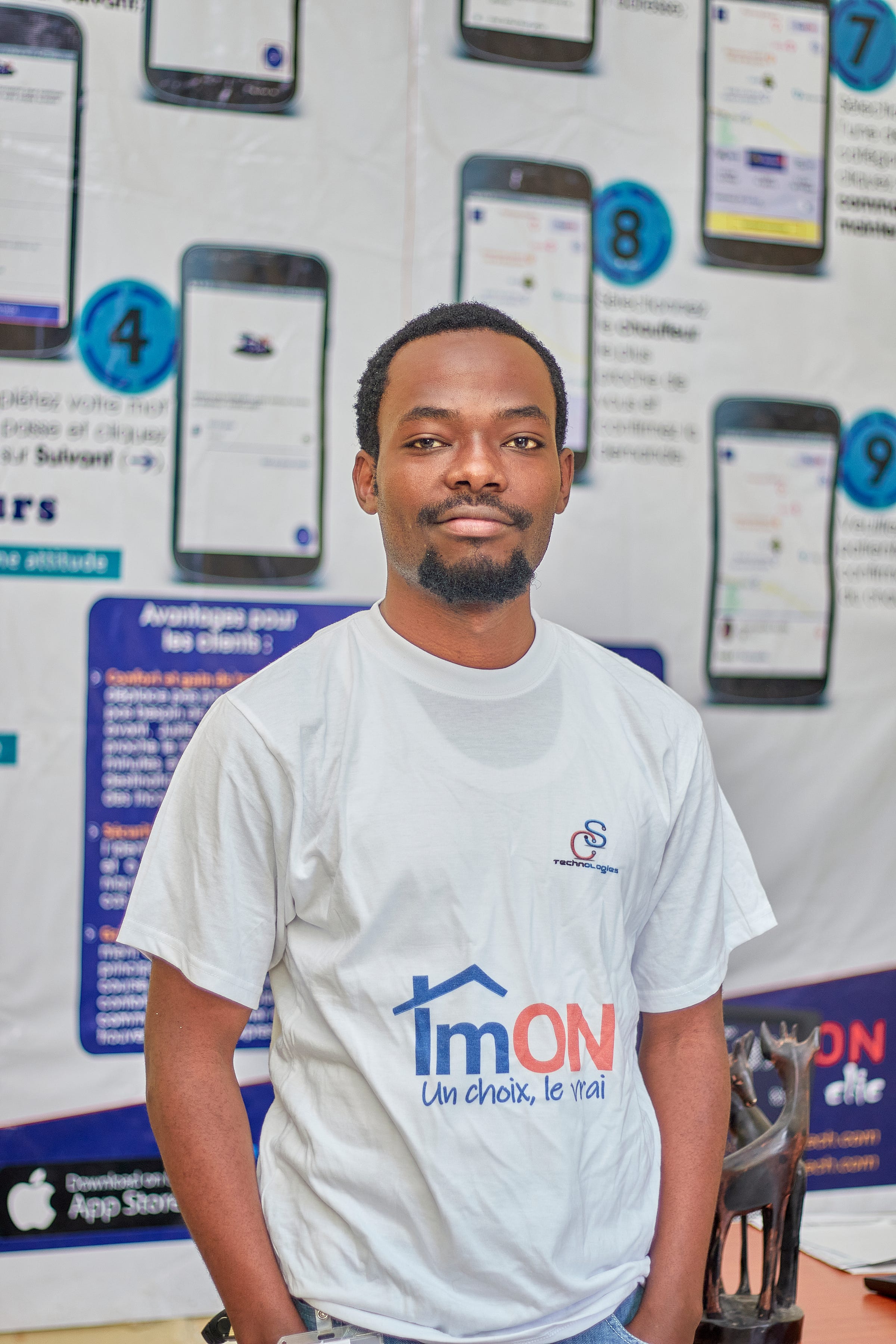 Jean Hakiza – Medium
