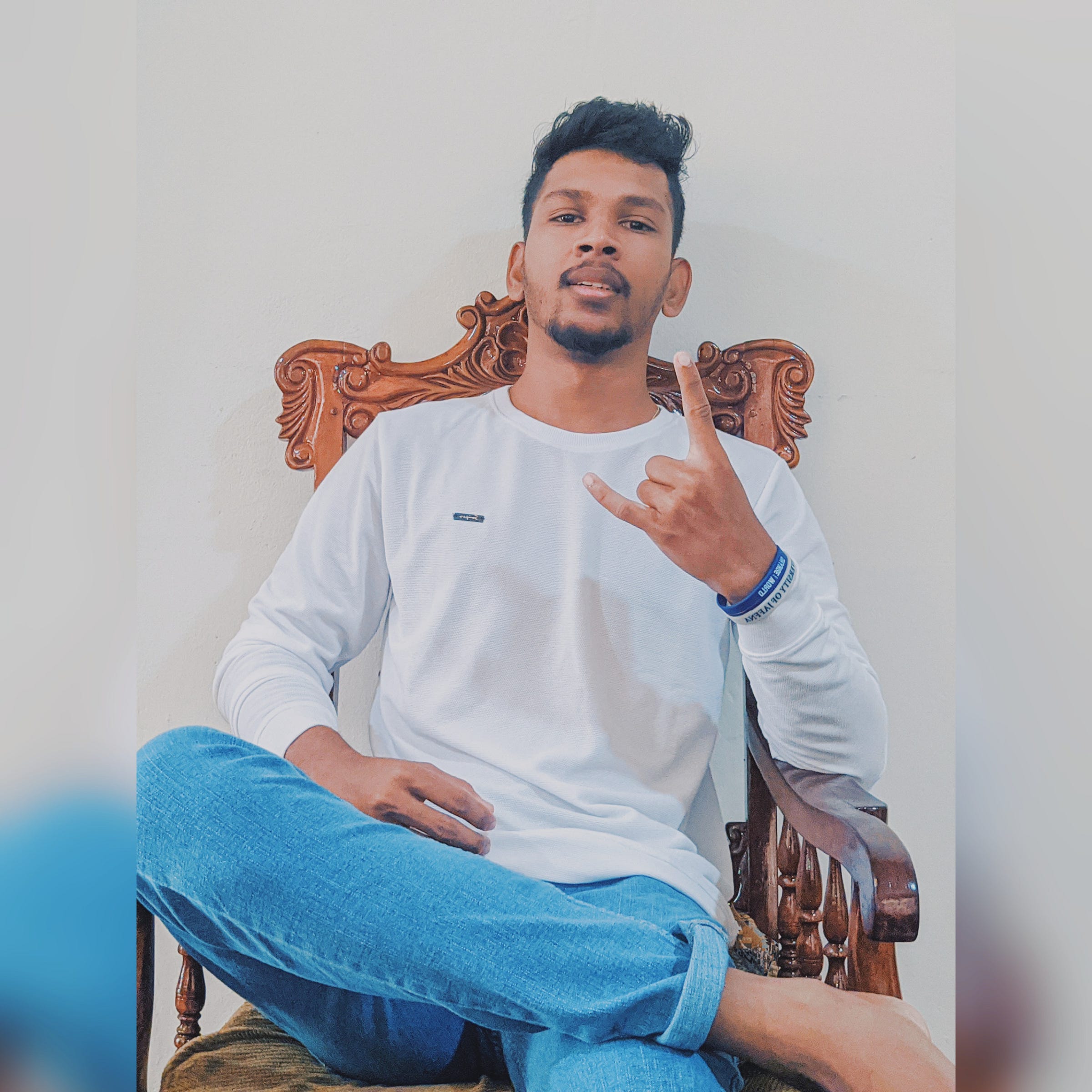 Isuru Dhananjaya – Medium