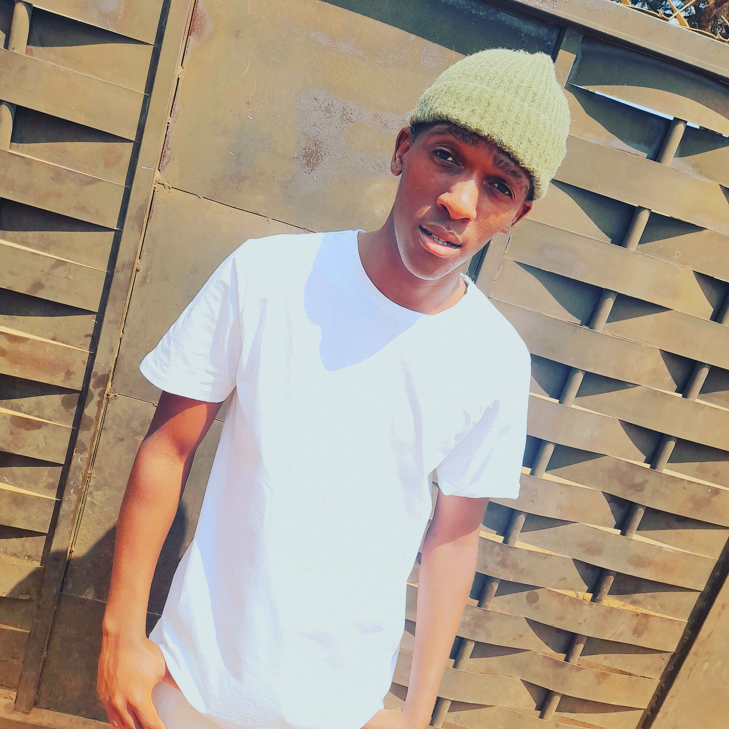 Vusumzi Mbekembe – Medium