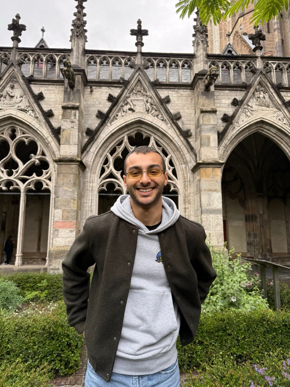 Cem Aksoy – Medium