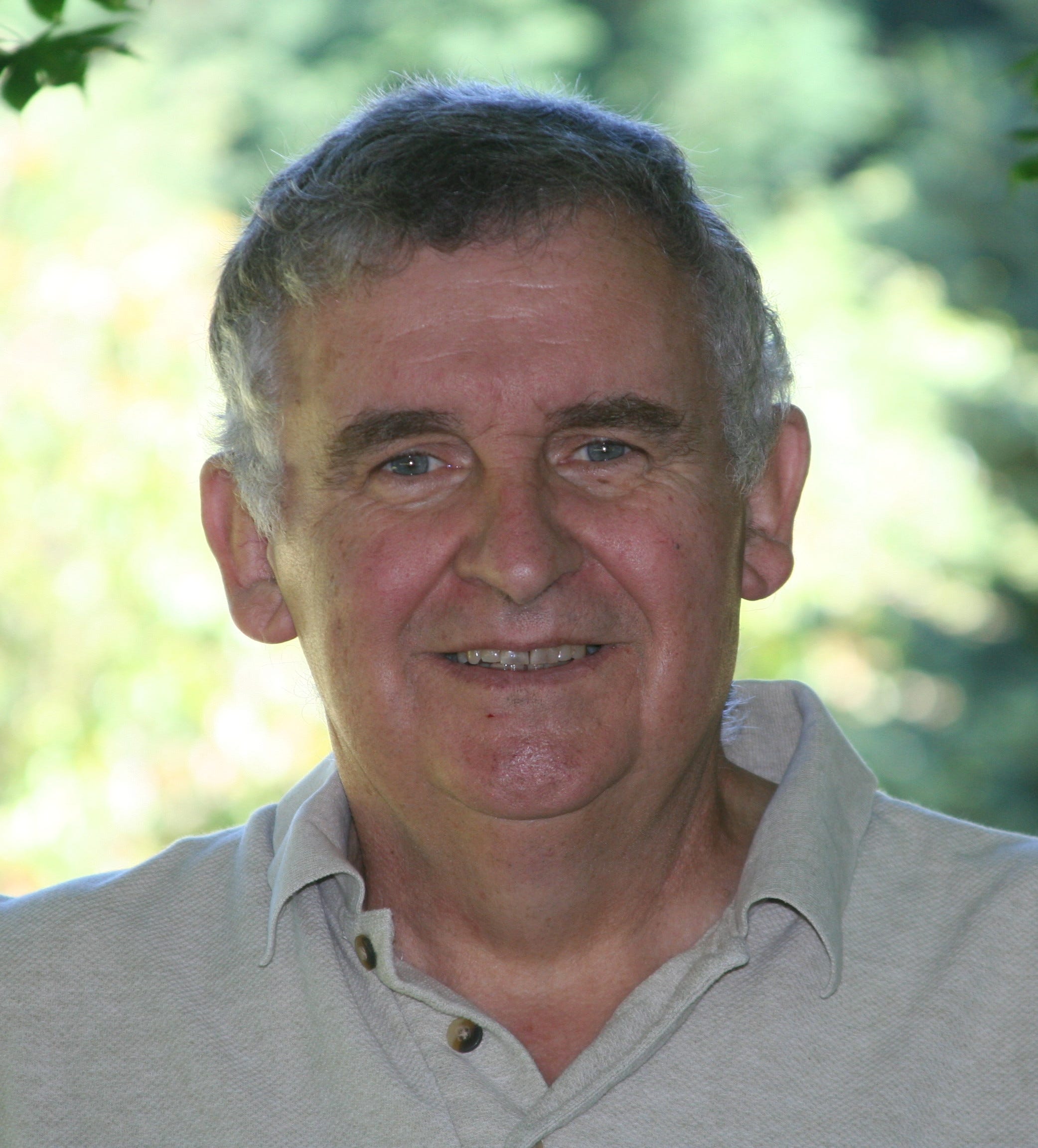 Oliver Connolly – Medium