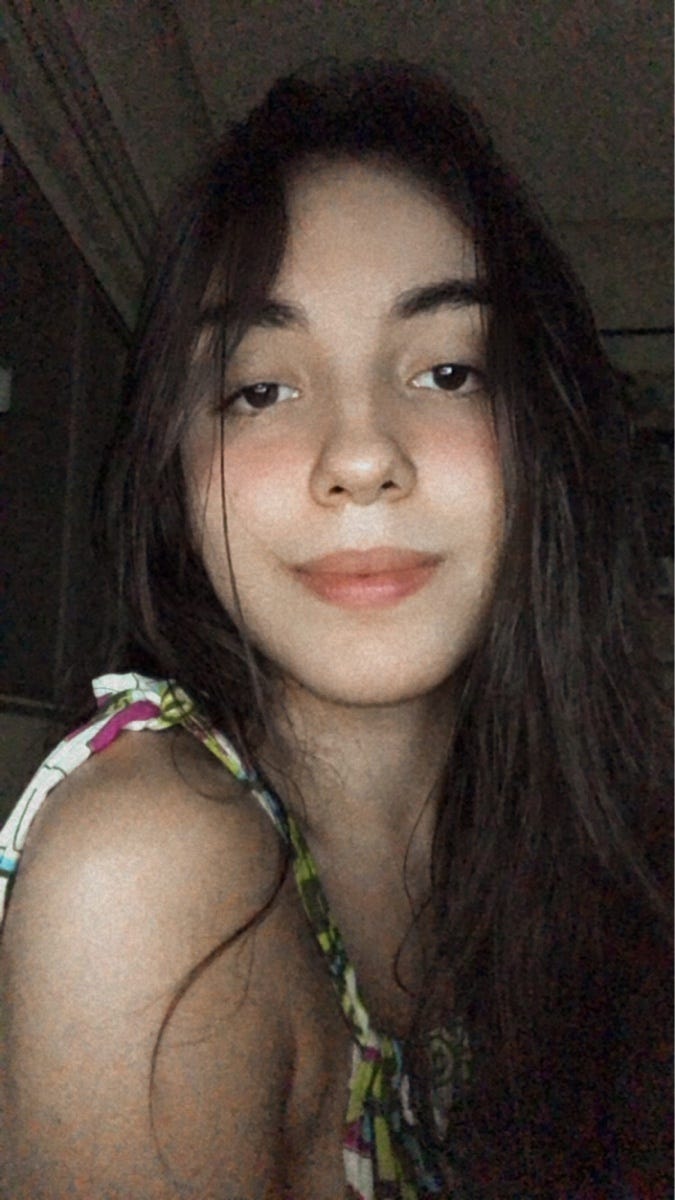 Clara Oliveira – Medium