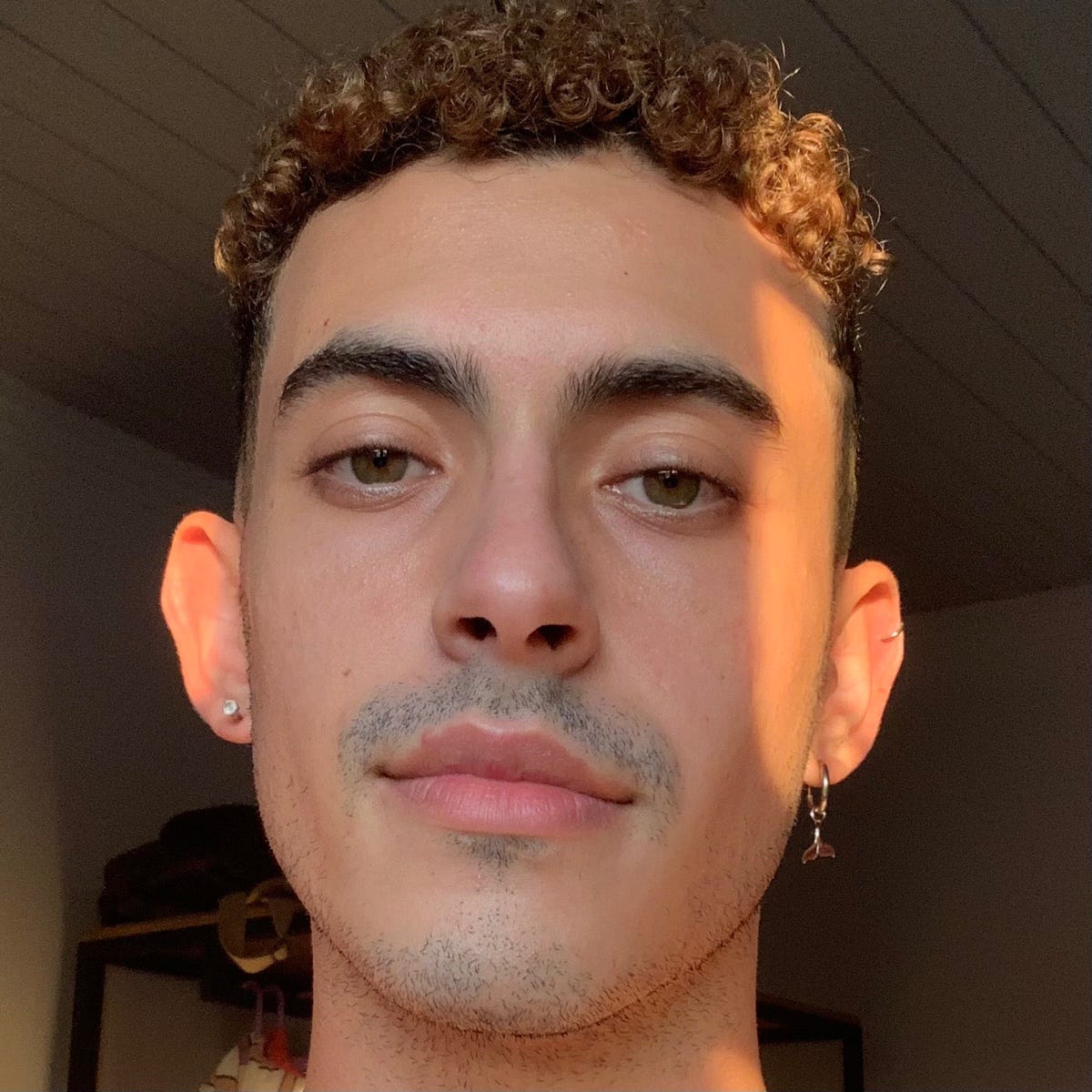 Fabrício Diniz – Medium