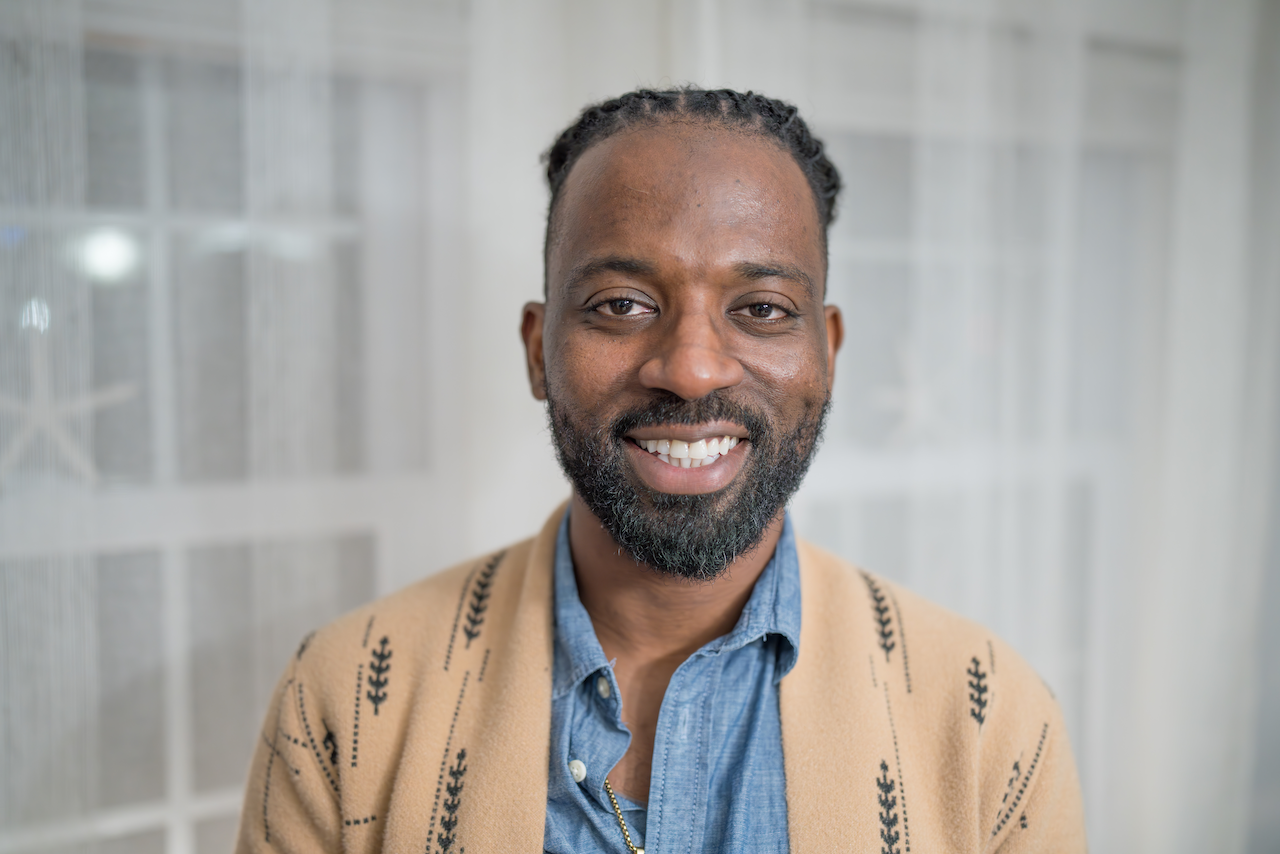 Olu Ayo – Medium