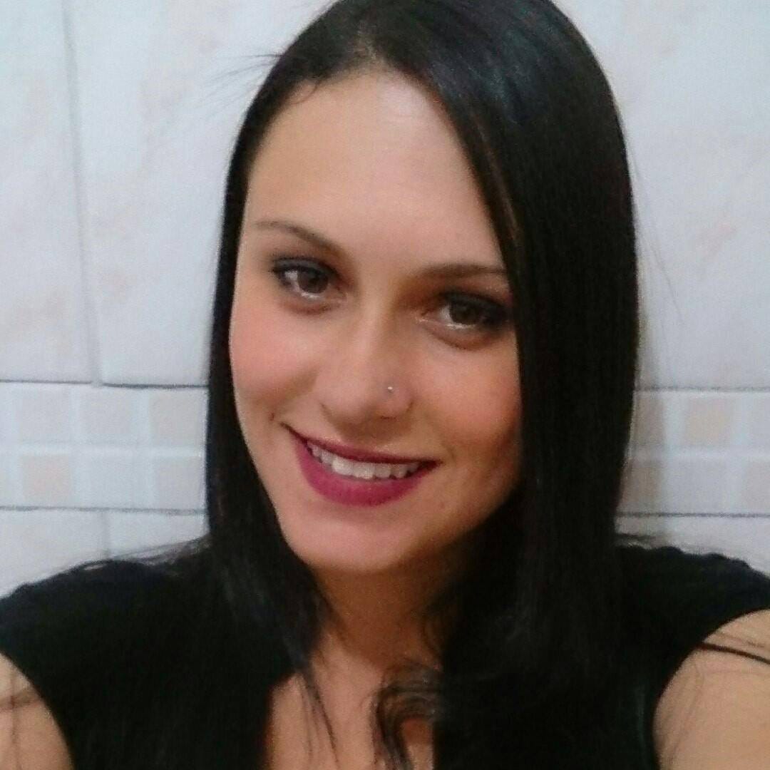 Viviane Rocha – Medium