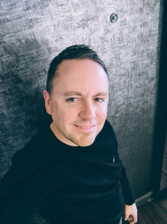 Gavin Holland – Medium