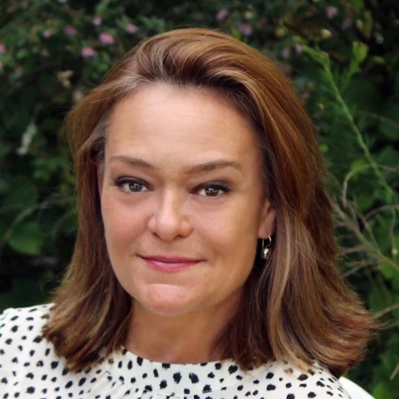 Amanda Robertson – Medium