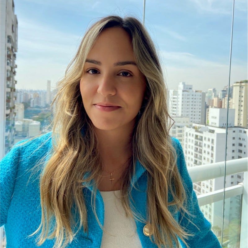 Larissa Moreira – Medium